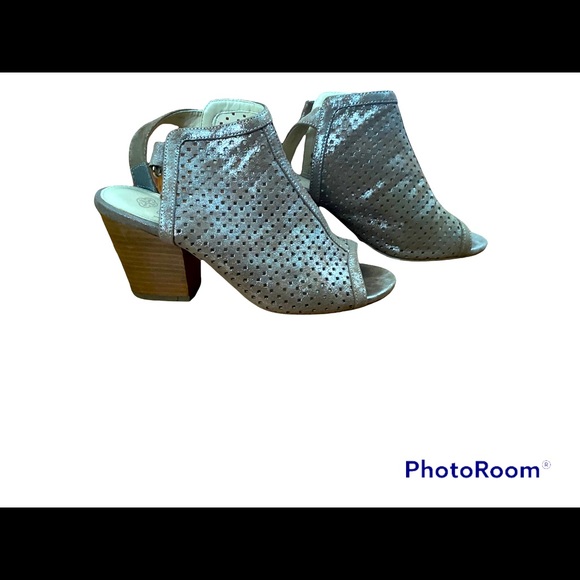 Isola | Shoes | Isola Gold Metallic Dress Sandal 75 | Poshmark